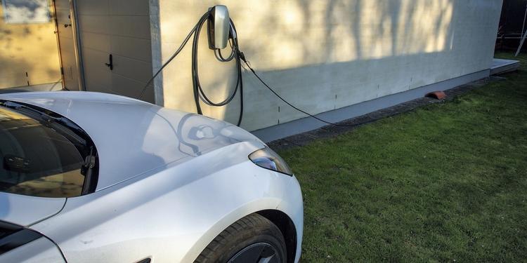 Ladda elbilen smart – så slipper du skyhöga fakturor - Dagens PS